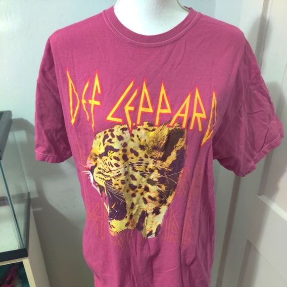 Def Leppard | Tops | Def Leppard Graphic Tee Pink | Poshmark